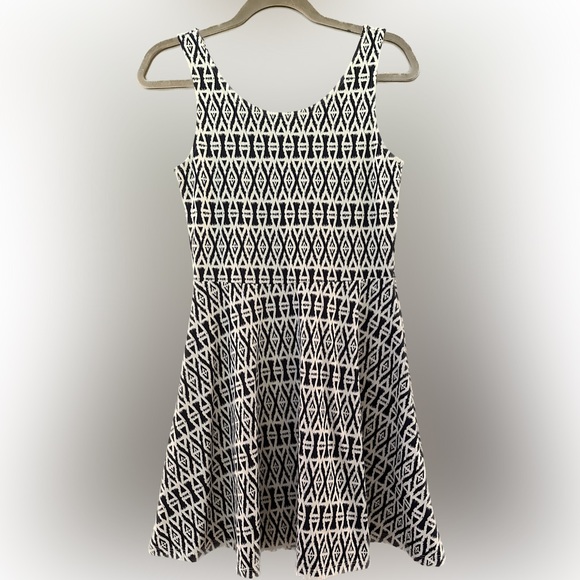 H&M | Dresses | Hm Form Fitting Pattern Dress | Poshmark